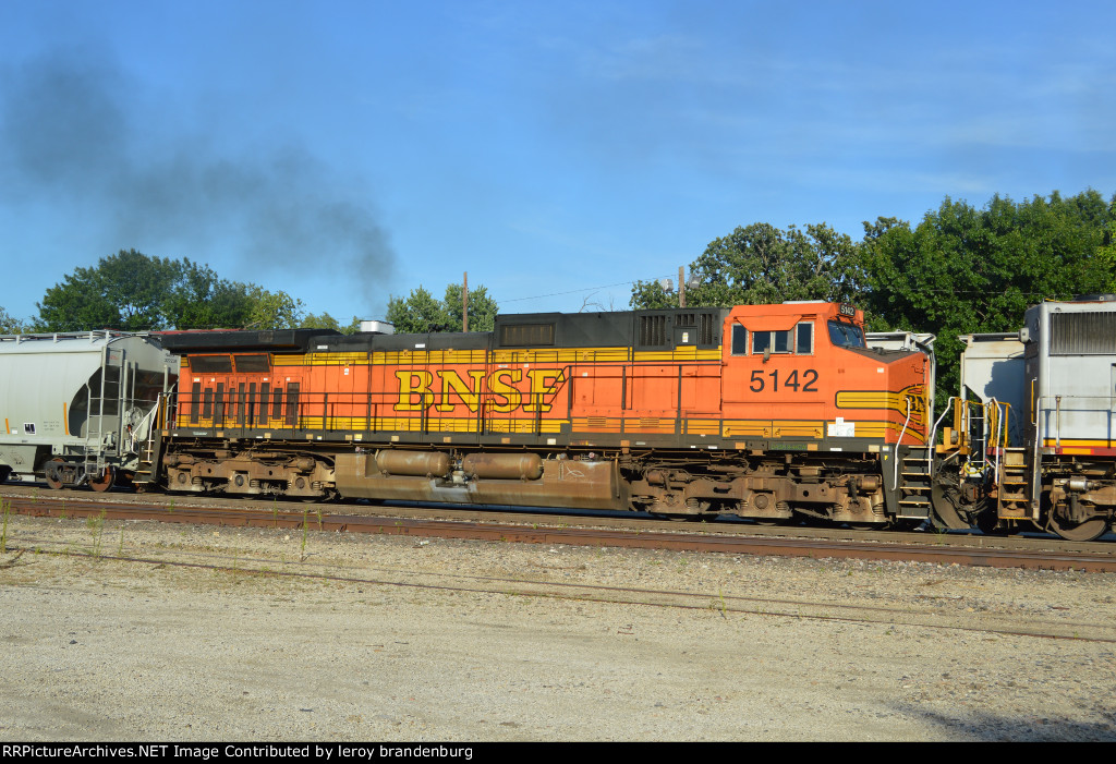 BNSF 5142
